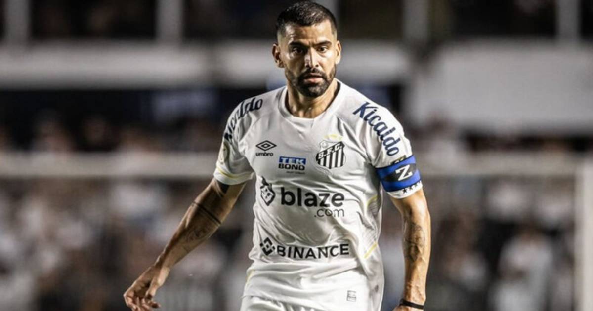 Tomás Rincón y su nuevo dorsal con el Santos