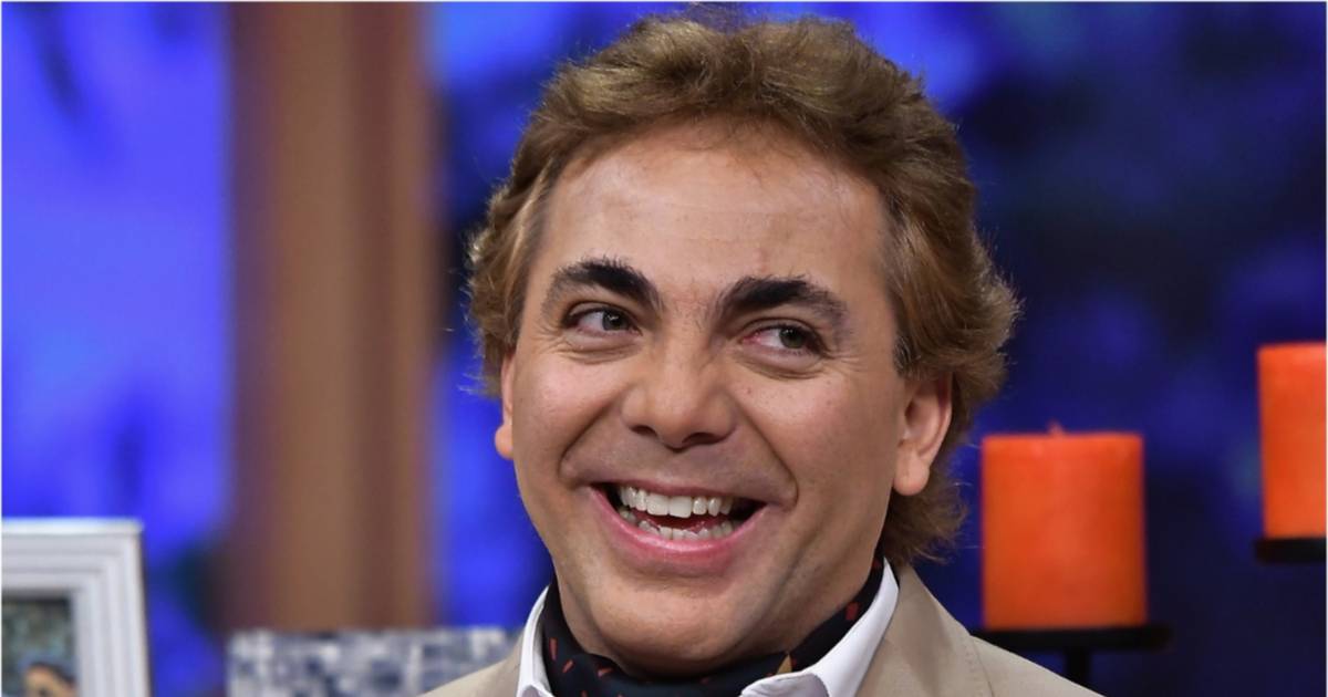 Cristian Castro "El gallito feliz" presume a su nuevo amor en candente bikini (+Imágenes)