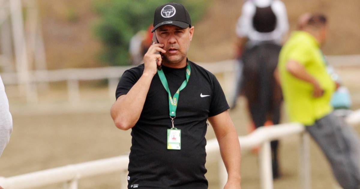 Luis Peraza pone un ojo y un fijo a sus ejemplares del domingo