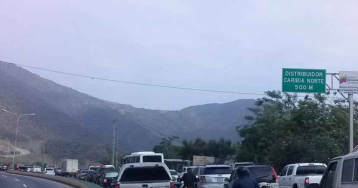 Así se encuentra la autopista Caracas-La Guaira este viernes 29 de marzo