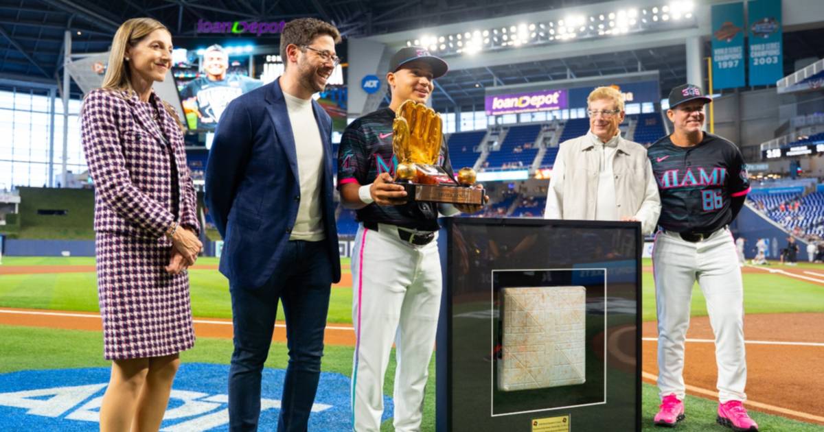 MLB: Marlins le realizan un merecido homenaje a Javier Sanoja