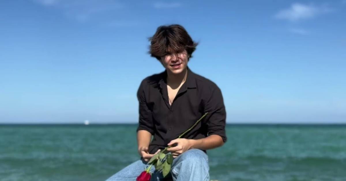 Simón presenta "Roses", un tema inspirado en una historia personal