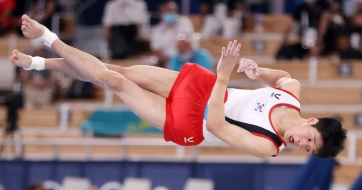 El surcoreano Shin Jea-hwan salta hacia el oro