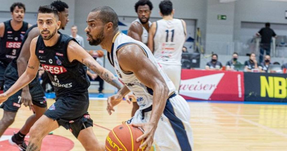 David Cubillán brilla en el baloncesto brasileño