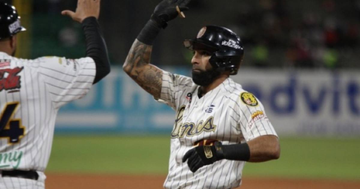 LVBP: Ali Castillo hace historia con los Leones del Caracas a fuerza hits