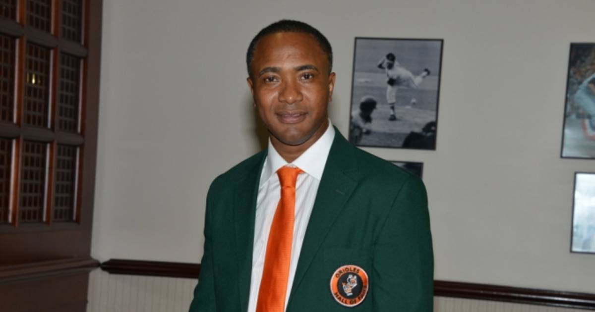 Melvin Mora recupera áreas de la Universidad de Carabobo (+Video)