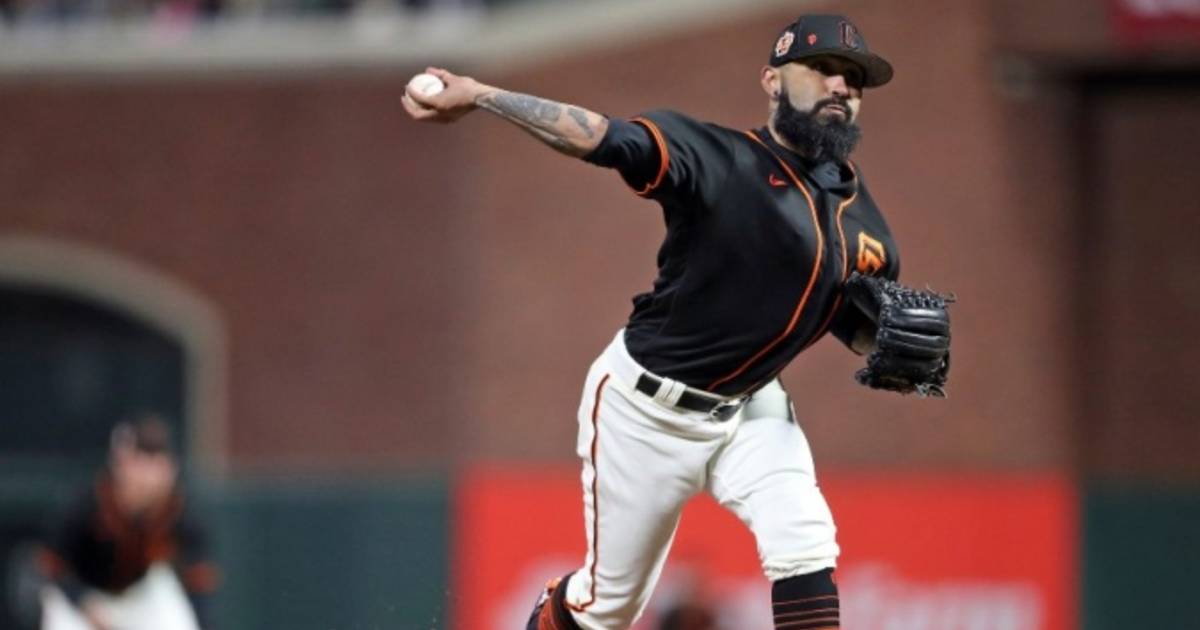MLB: Sergio Romo se despide de la Grandes Ligas con los Gigantes de San ...