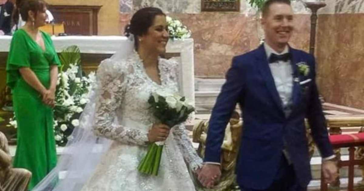 El diseñador valenciano Alejandro Fajardo vistió a Mariela Celis para ...