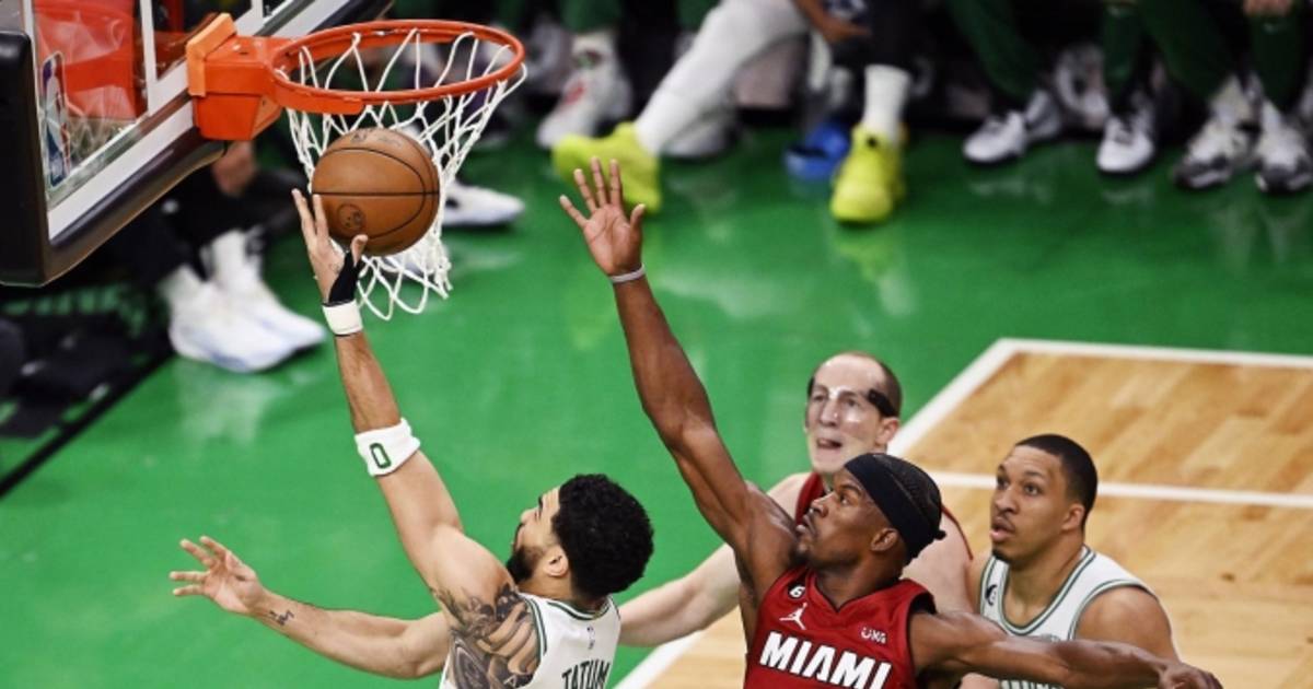 Jimmy Butler se une a Michael Jordan en prestigioso récord en playoffs