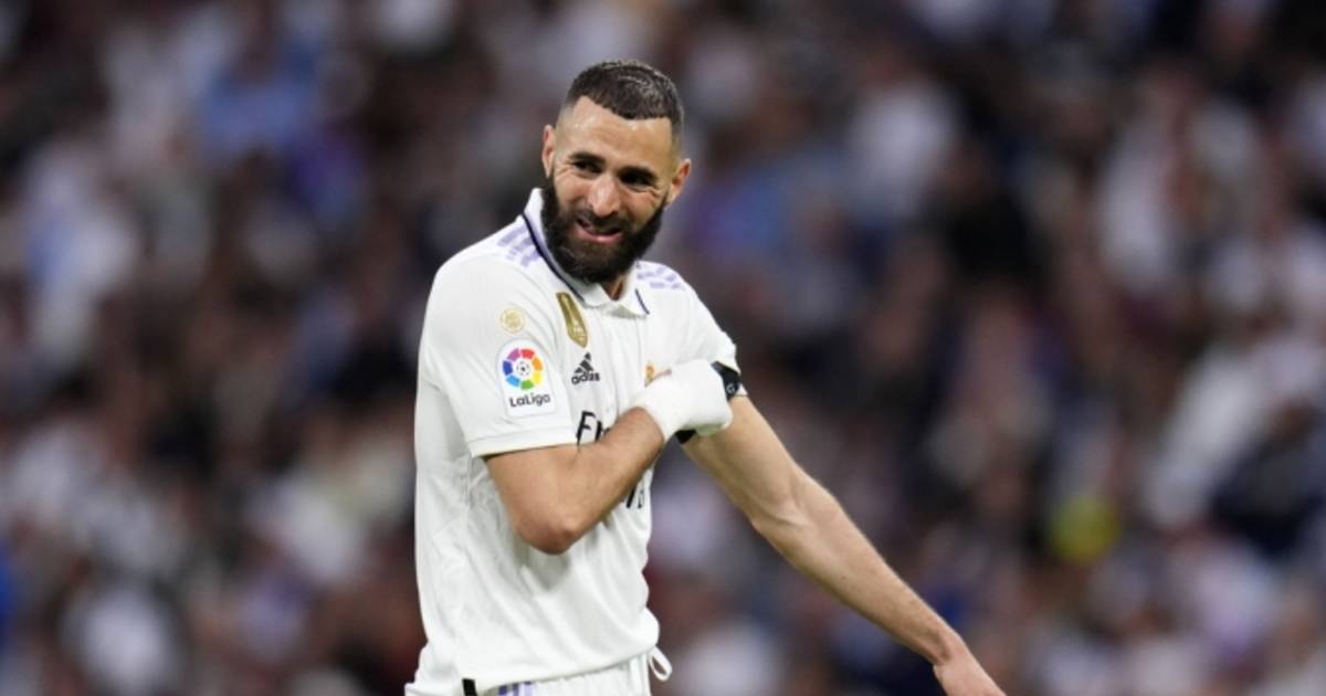 Benzema a pocas horas de oficializar su salida del Real Madrid