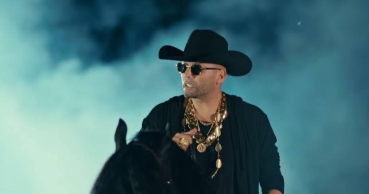 El Potro Álvarez marca su regreso a la música diciéndole "Loca te pones"