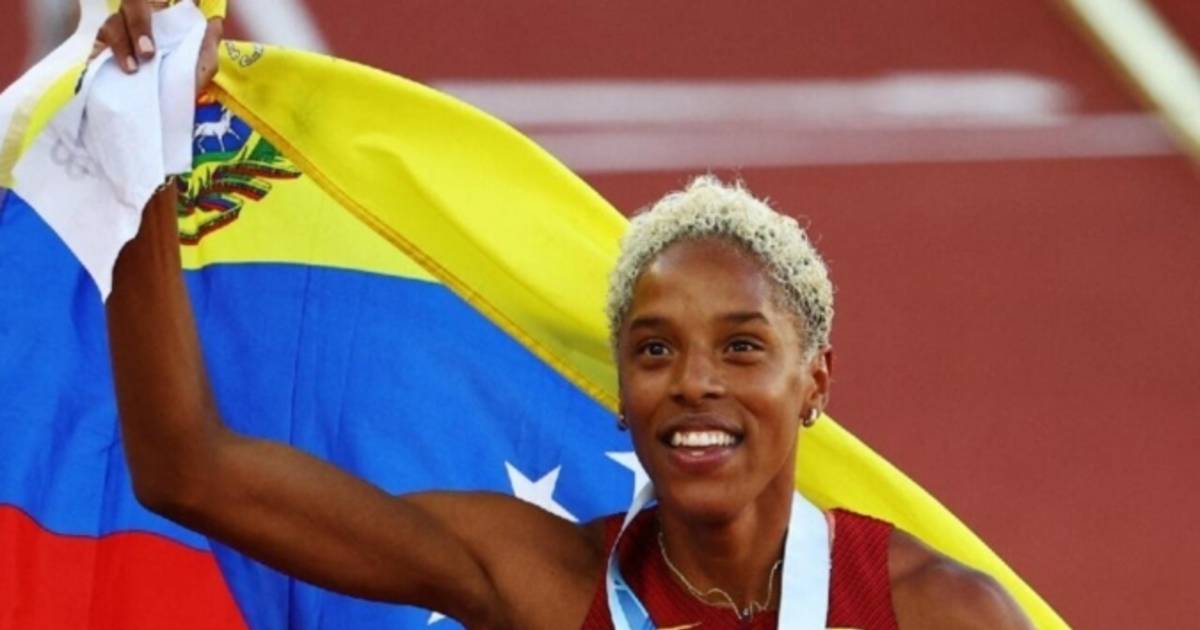 ¡Qué gesto! Yulimar Rojas le regala a una niña una muñeca, mira la ...