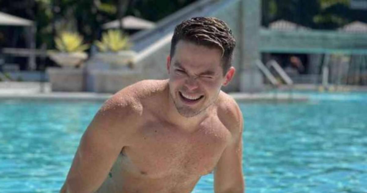 ¡Bien candente! Mira el "paquetazo" que se gasta el actor venezolano ...