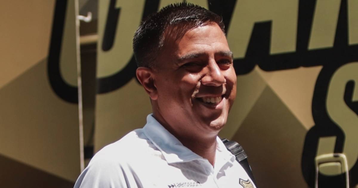 César Farías debuta con victoria y hace historia como DT
