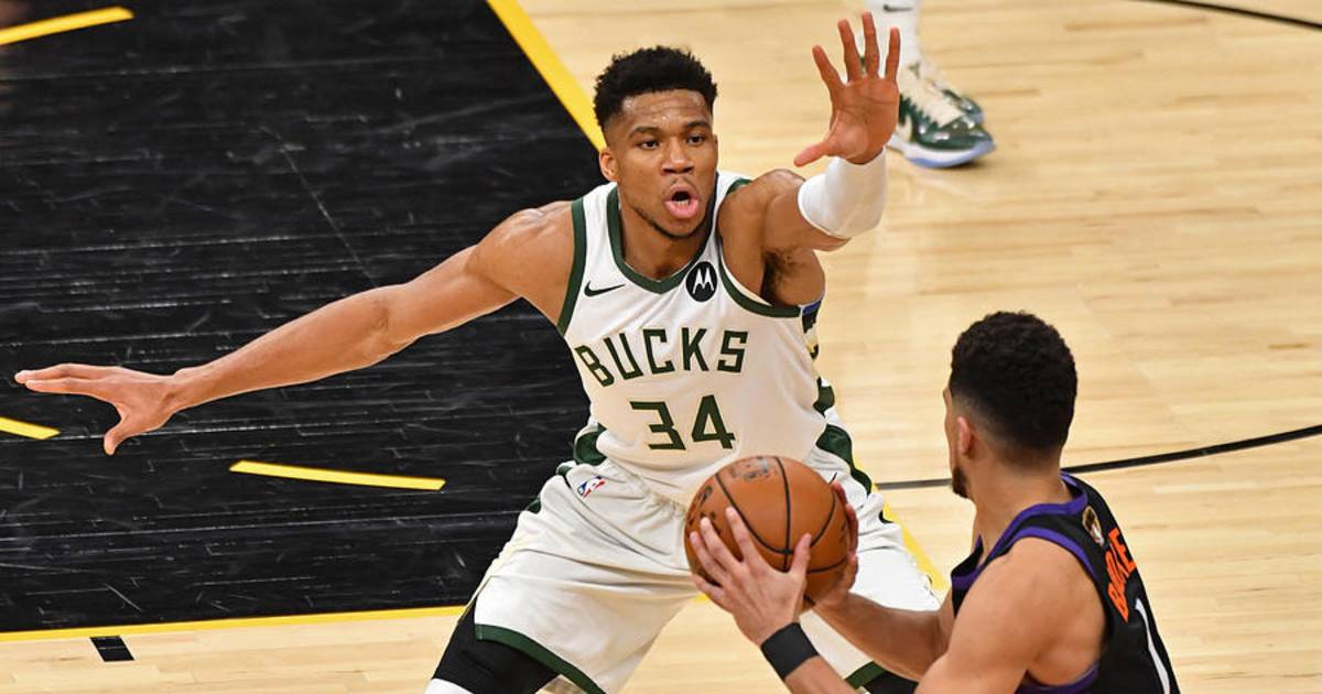 NBA: ¡Los únicos! Devin Booker y Giannis Antetokunmpo comparten este ...