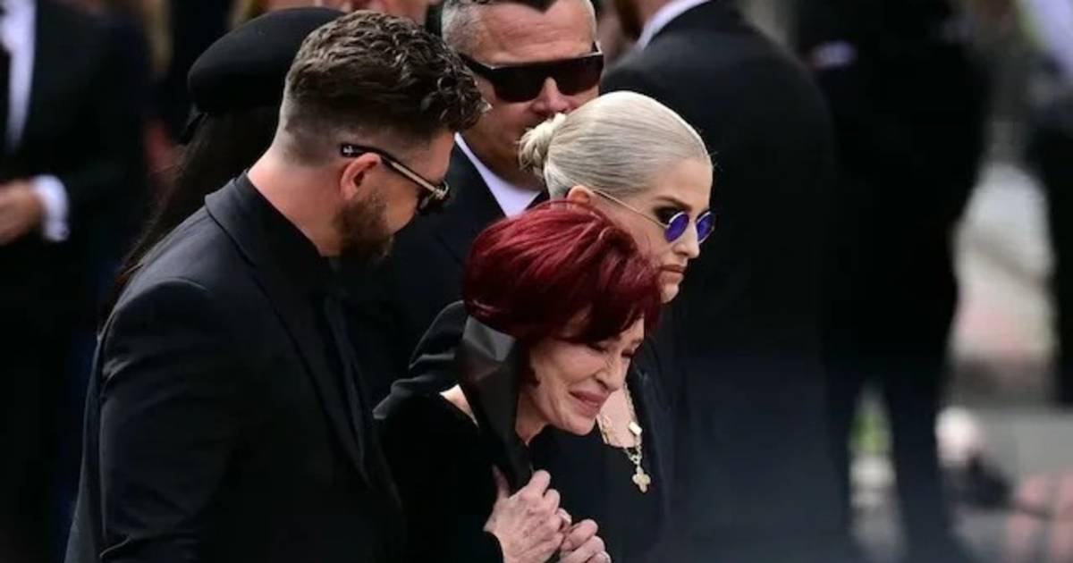 Viuda de Ozzy Osbourne llora desconsolada en su funeral (+Video)