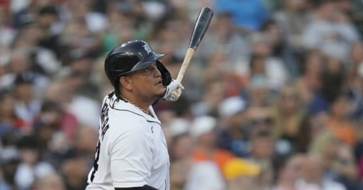 MLB: ¡Siempre caballo! Miguel Cabrera con otro doble se acerca a Hank ...