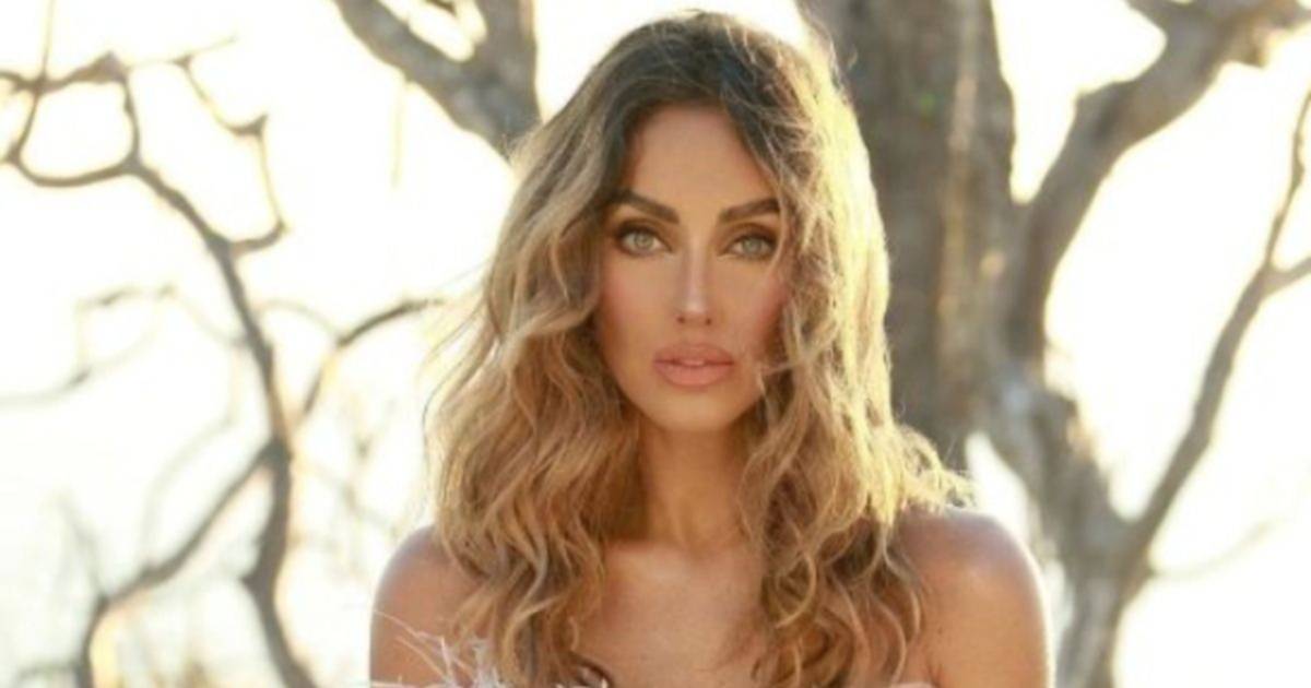 La cantante mexicana Anahí rompe en llanto al recordar su adolescencia