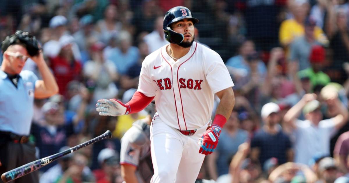 Wilyer Abreu homenajea a "Café" Martínez y José Canseco con este peculiar cuadrangular (+Video)