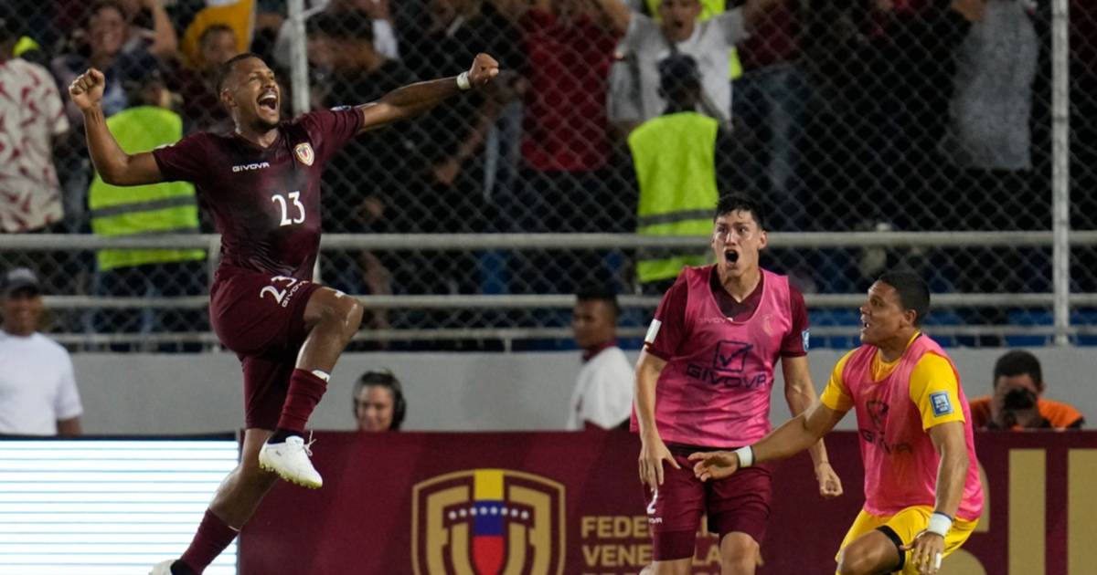 Salomón Rondón se une a Juan Arango en esta estadística tras el partido ...