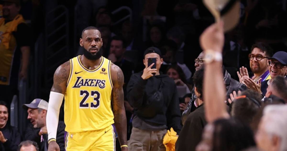 NBA: LeBron James viaja en el tiempo y vuelve a su debut en el 2003 ...