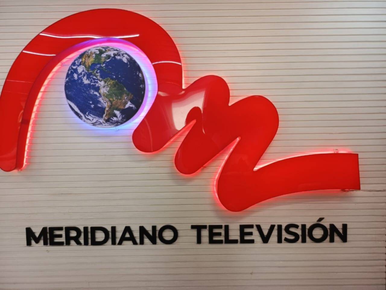 Logotipo De Meridiano Ilustração Do Logotipo Da Letra W De Gato De
