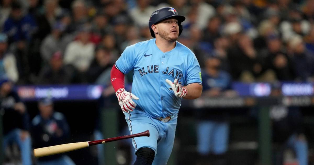 MLB: Alejandro Kirk rompe una marca mexicana en postemporada 2025