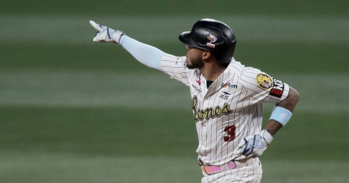Tres hits en cuatro turnos: El debut de ensueño de Harold Castro en el ...