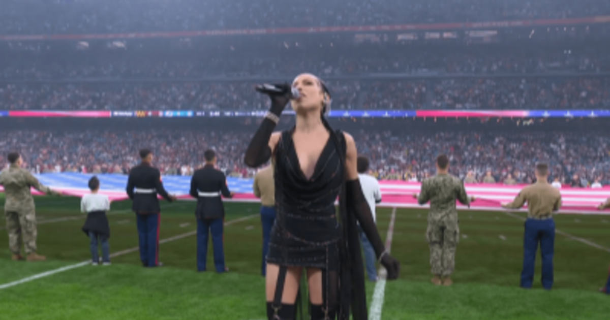 Así cantó Karina Pasian el himno de EE.UU en el NFL Game en el Bernabéu