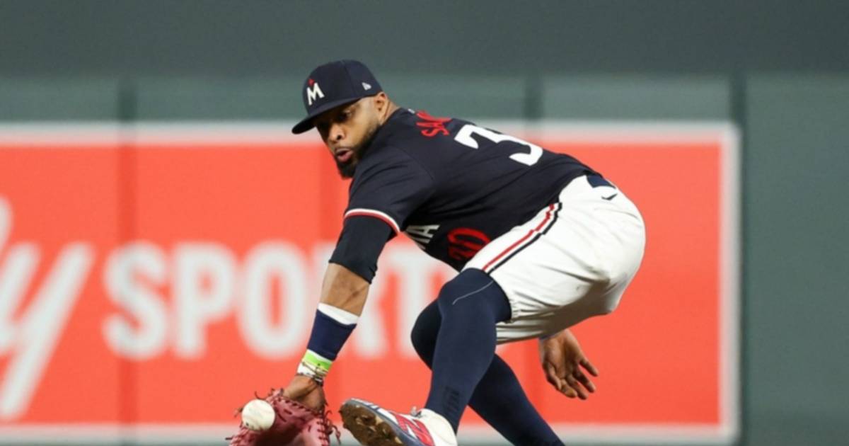 MLB: Carlos Santana vuelve a Cleveland tras cuatro campañas (+Detalles)