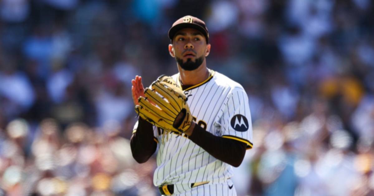 MLB: Robert Suárez acuerda un millonario contrato con un gigante de la ...